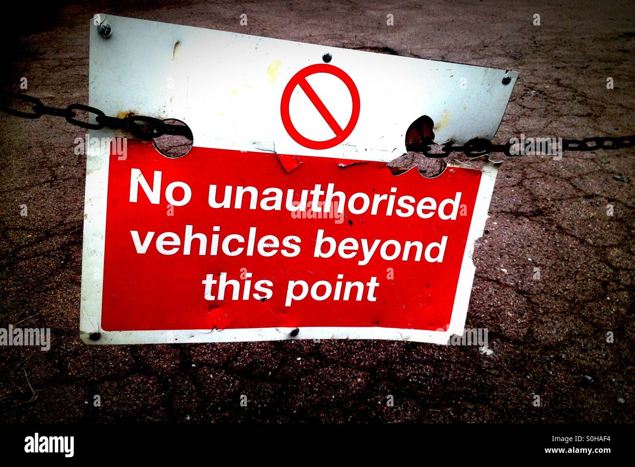 No entry sign chain hi-res stock photography and images - Alamy