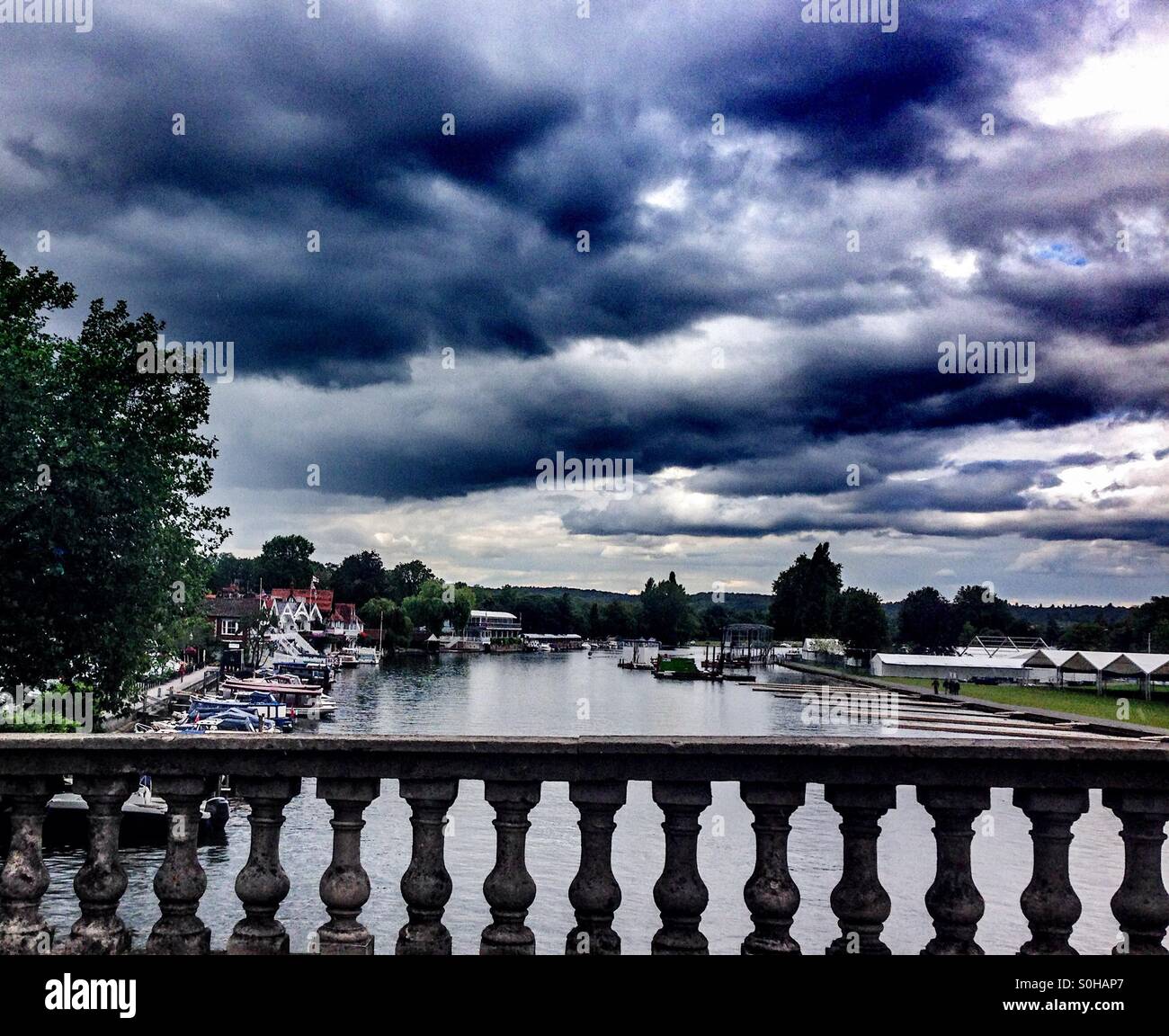 Henley bridge hi-res stock photography and images - Alamy