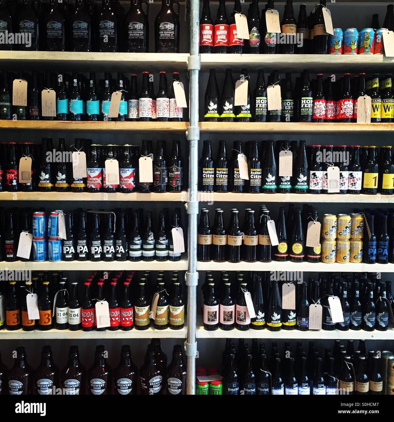 Beer shelves hi-res stock photography and images - Alamy