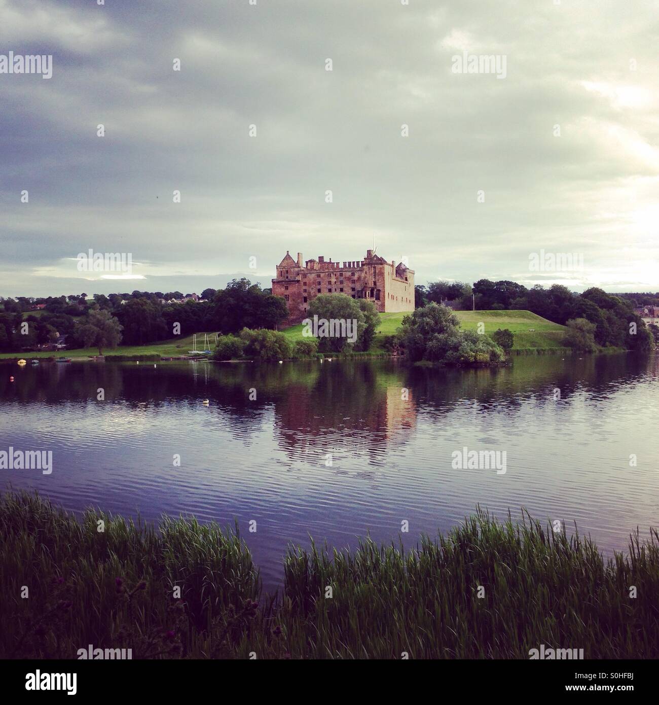 Linlithgow palace hi-res stock photography and images - Alamy