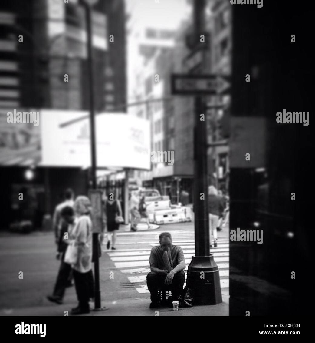 Homeless veteran hi-res stock photography and images - Alamy