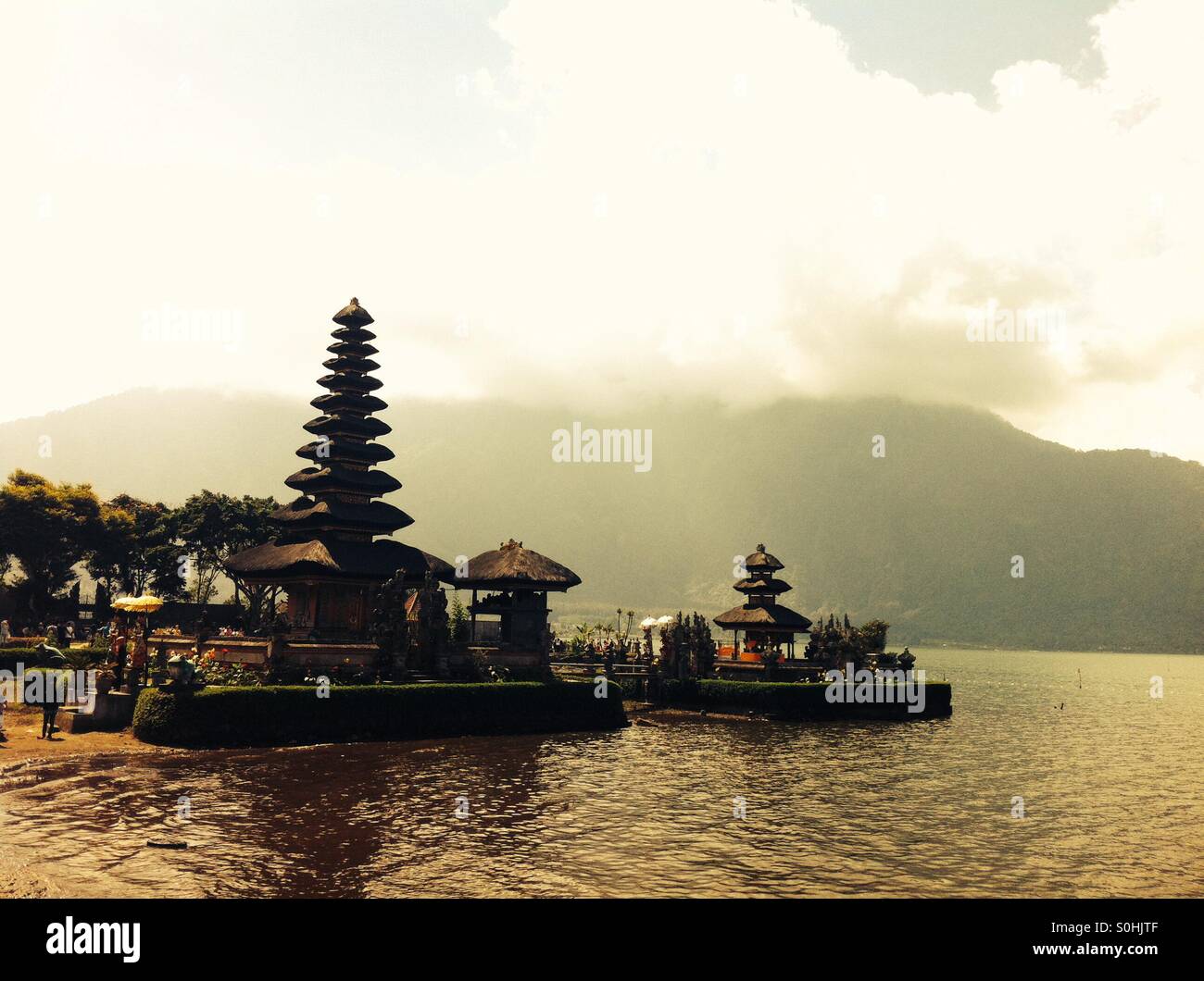 Lake Beratan temple in Bali Stock Photo - Alamy
