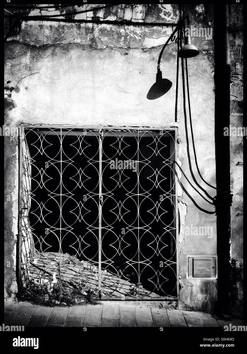 Steel cage hi-res stock photography and images - Alamy