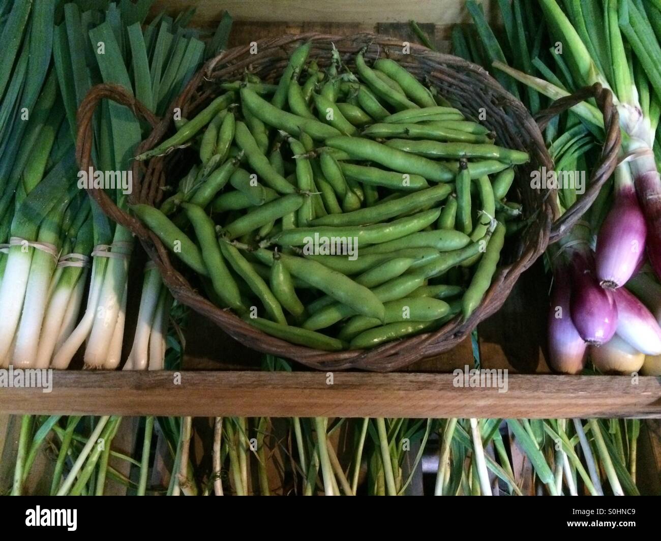 Beans and leeks at farm stand Stock Photo - Alamy