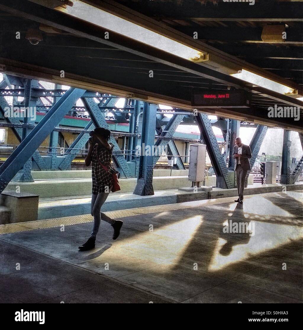 MTA subway platform 9th street in Brooklyn, New York Stock Photo - Alamy