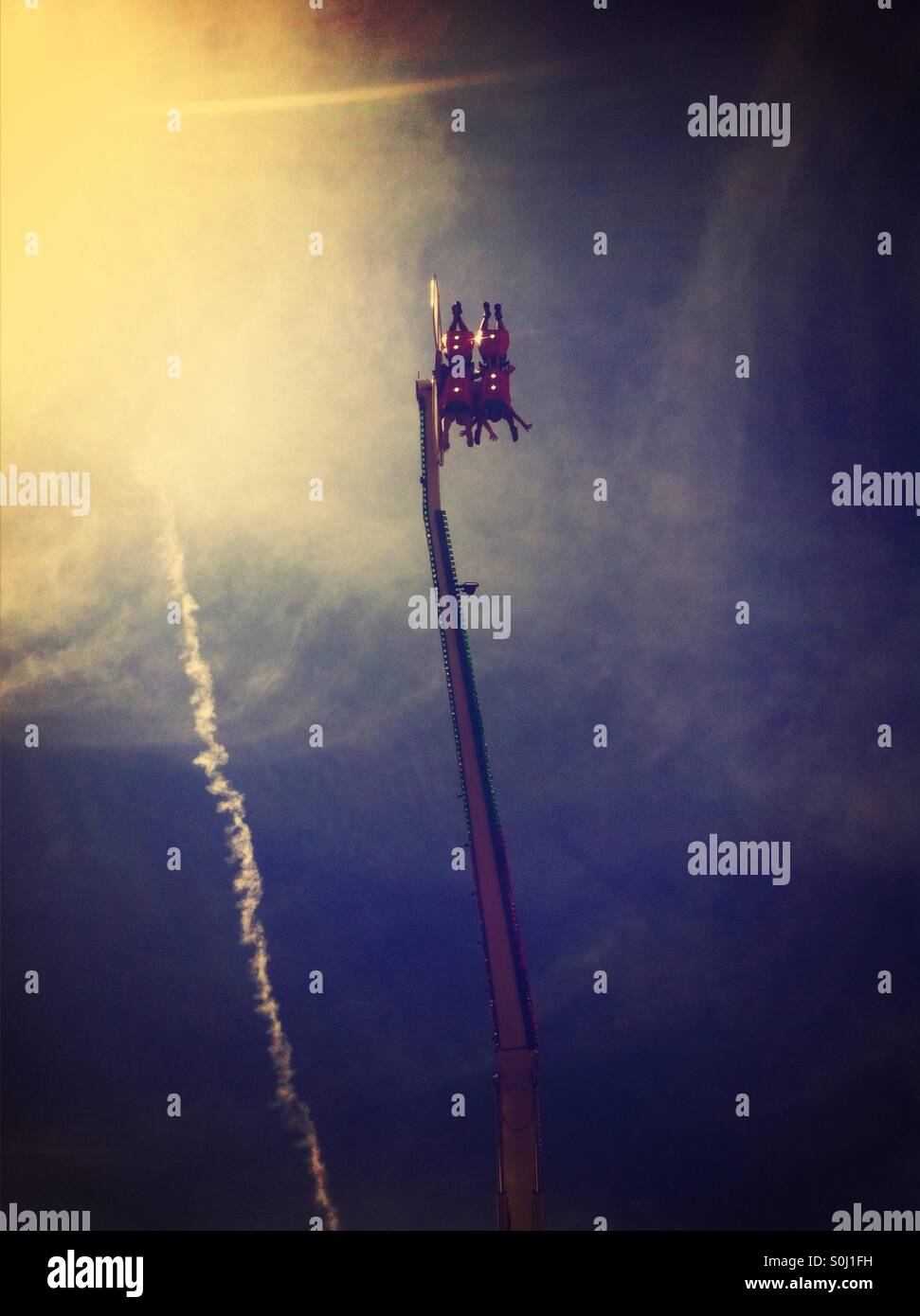 Scary theme park ride hi-res stock photography and images - Alamy