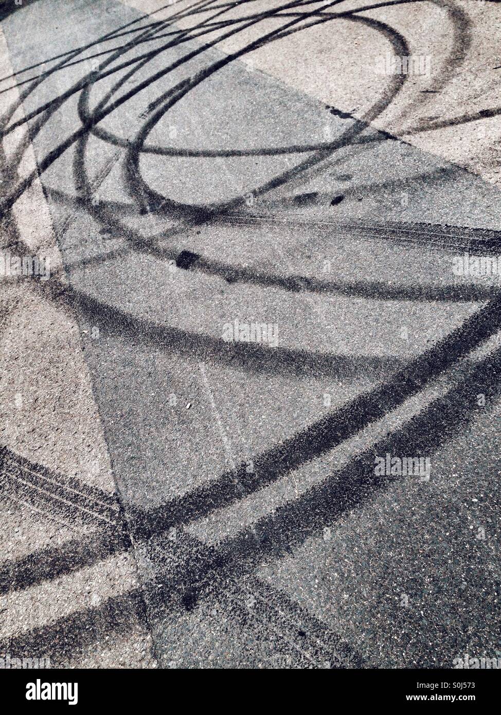 Tyre line hi-res stock photography and images - Alamy