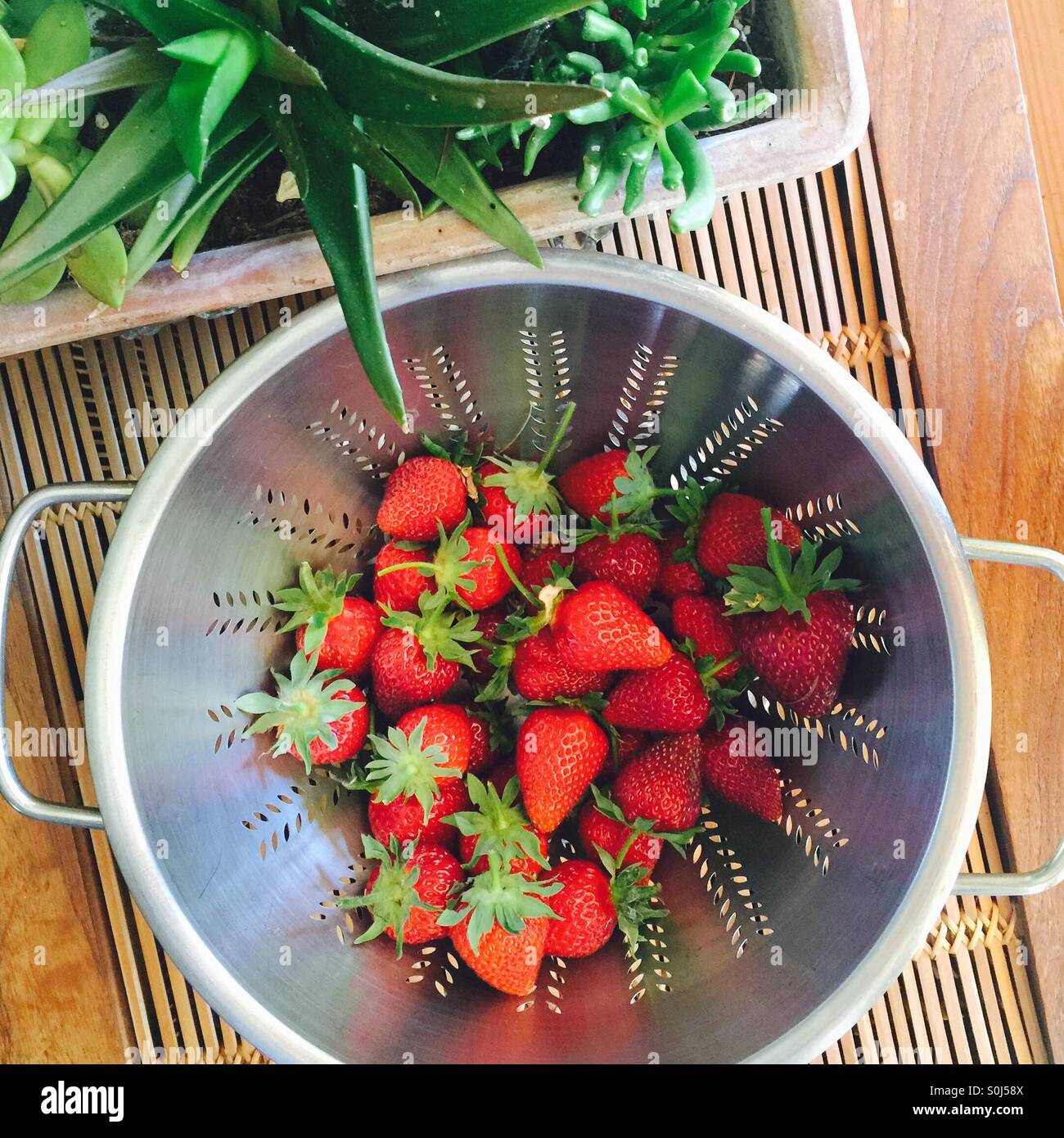 Red collander hi-res stock photography and images - Alamy