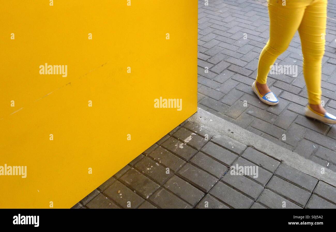 Feet color yellow hi-res stock photography and images - Alamy