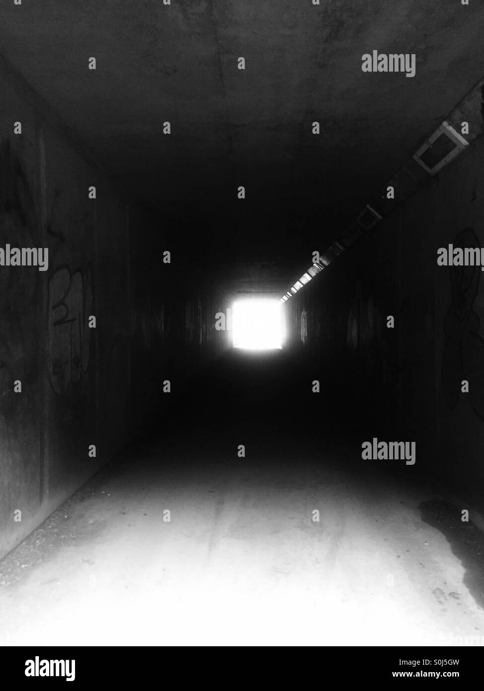 Tunnel vision hi-res stock photography and images - Alamy