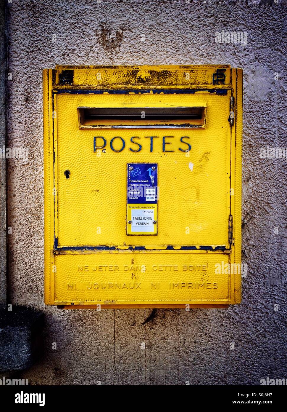 French post box hi-res stock photography and images - Alamy