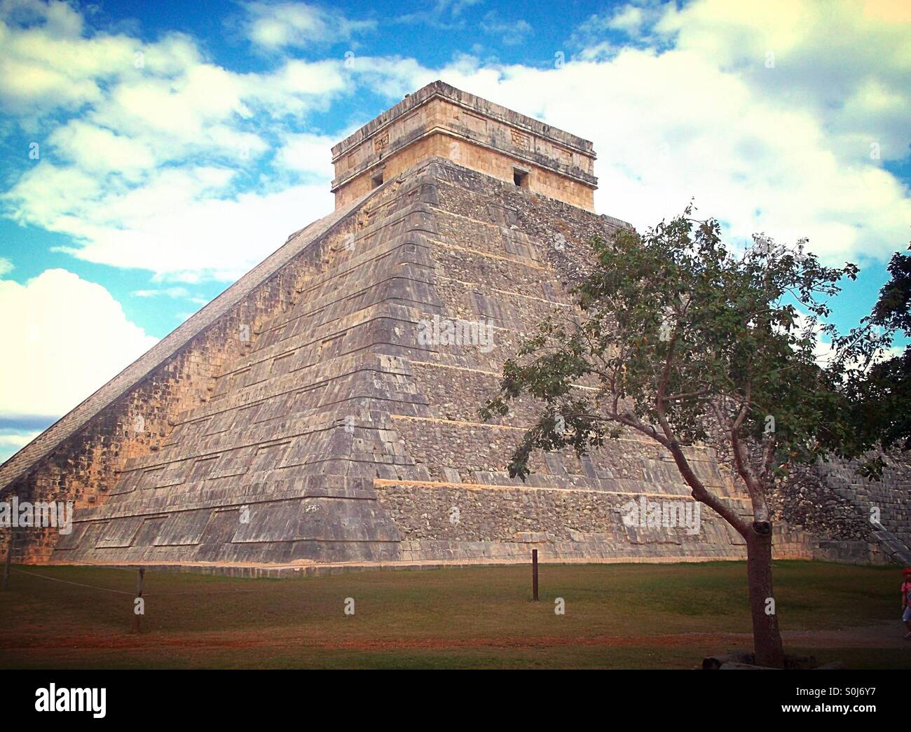 Main temple pyramid at Chichen Itza Mexico Stock Photo - Alamy
