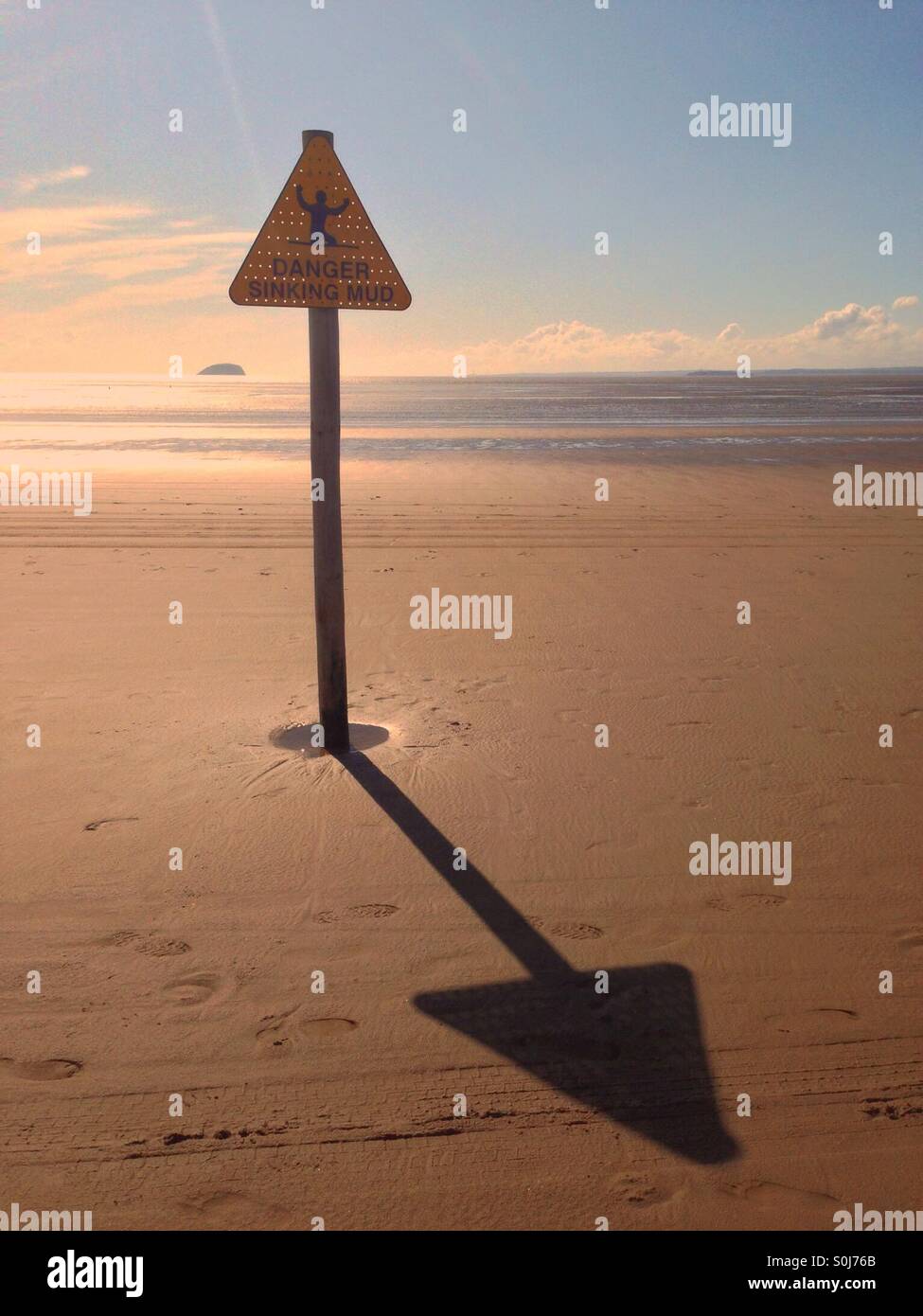 Deep mud warning sign hi-res stock photography and images - Alamy