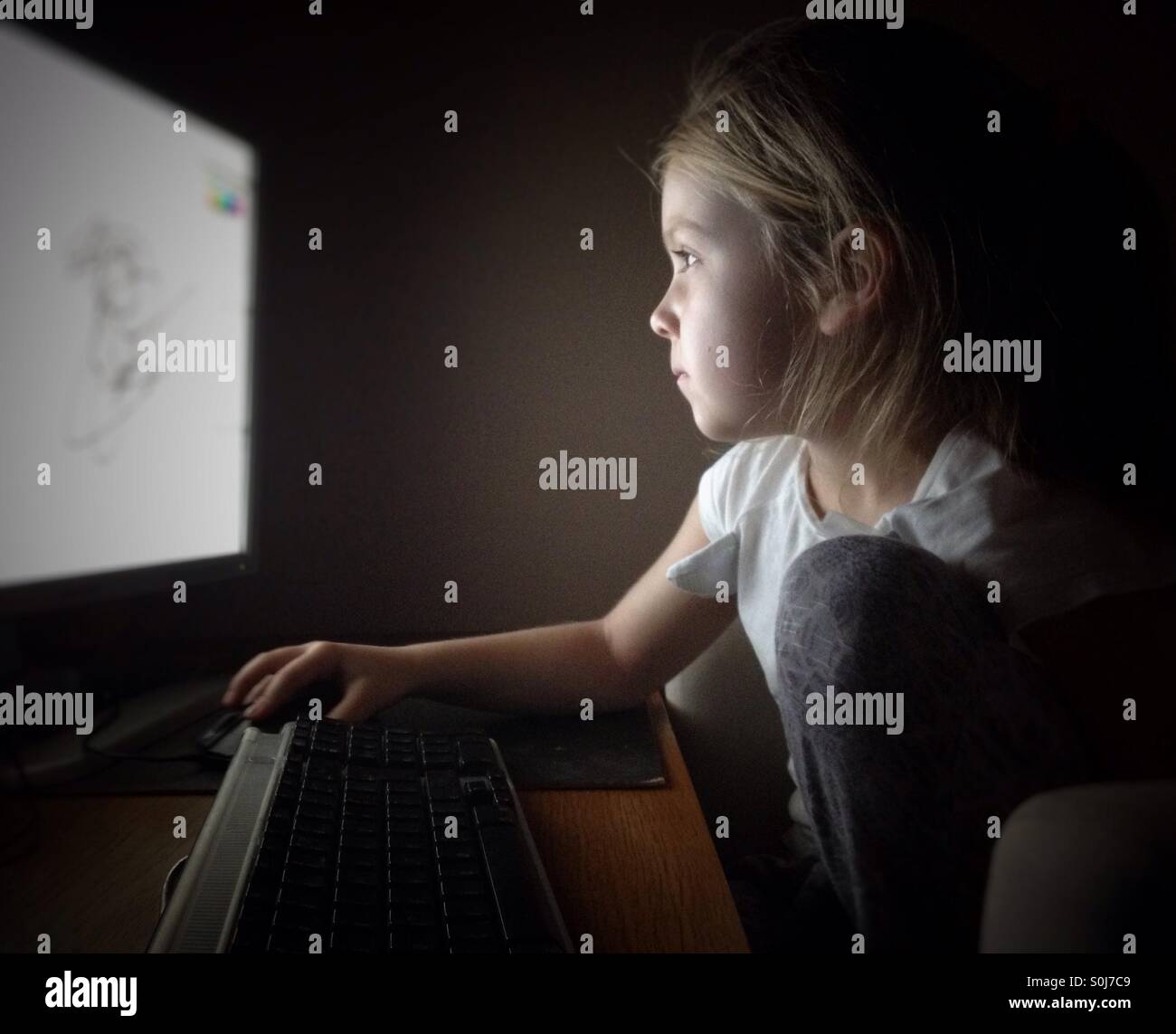 Child and computer hi-res stock photography and images - Alamy