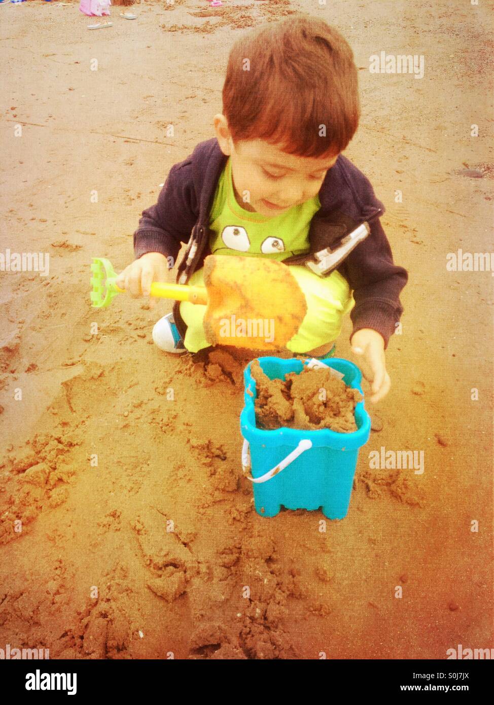 Digging on the beach Stock Photo - Alamy