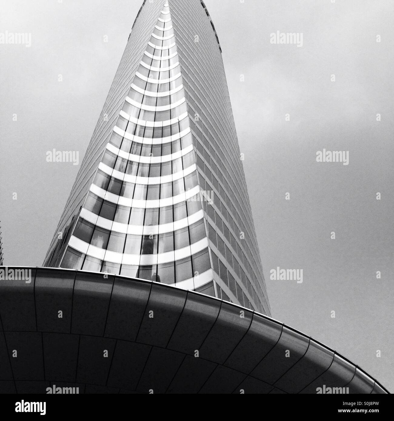 Modern building paris hi-res stock photography and images - Alamy