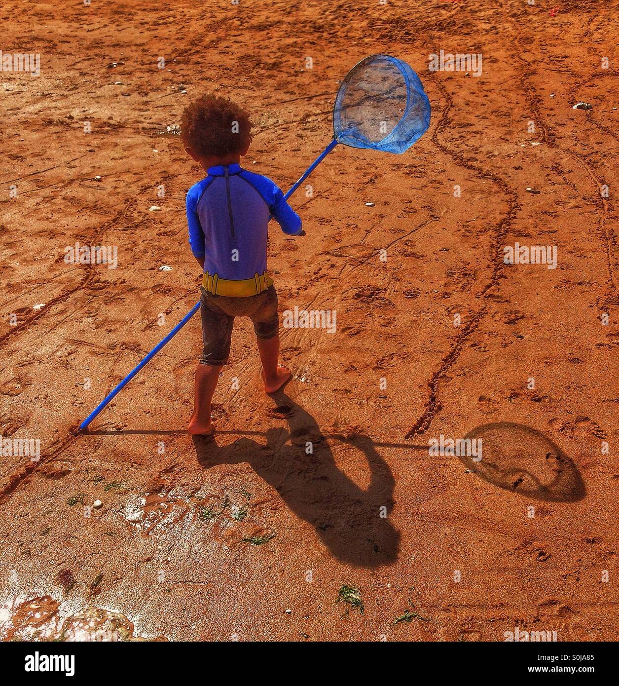 A little boys shadow in the sand Stock Photo - Alamy