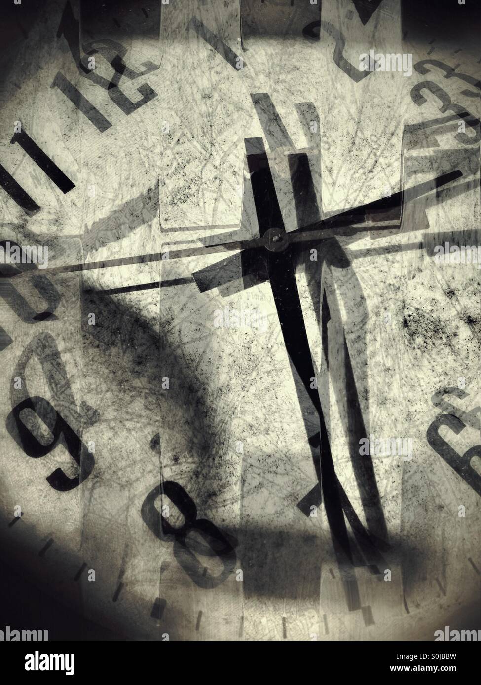 Retro clock hi-res stock photography and images - Alamy