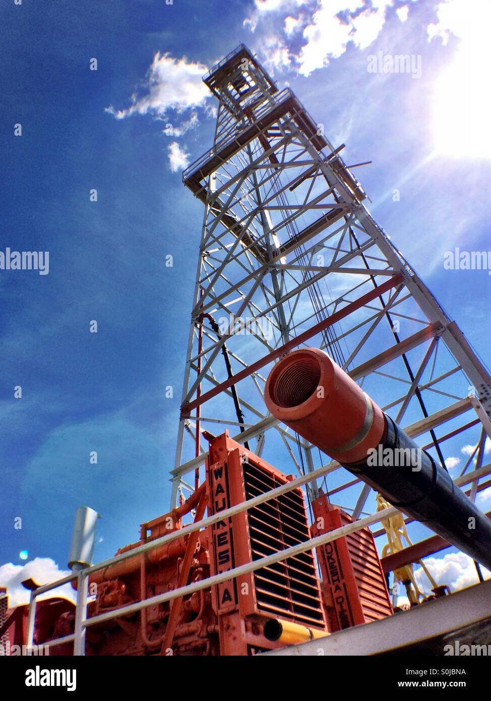 Oil drilling derrick hi-res stock photography and images - Alamy