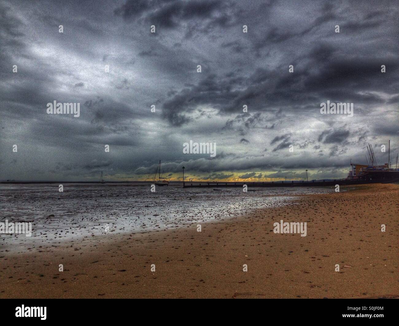 Sun Through Rain Stock Photos & Sun Through Rain Stock Images - Alamy