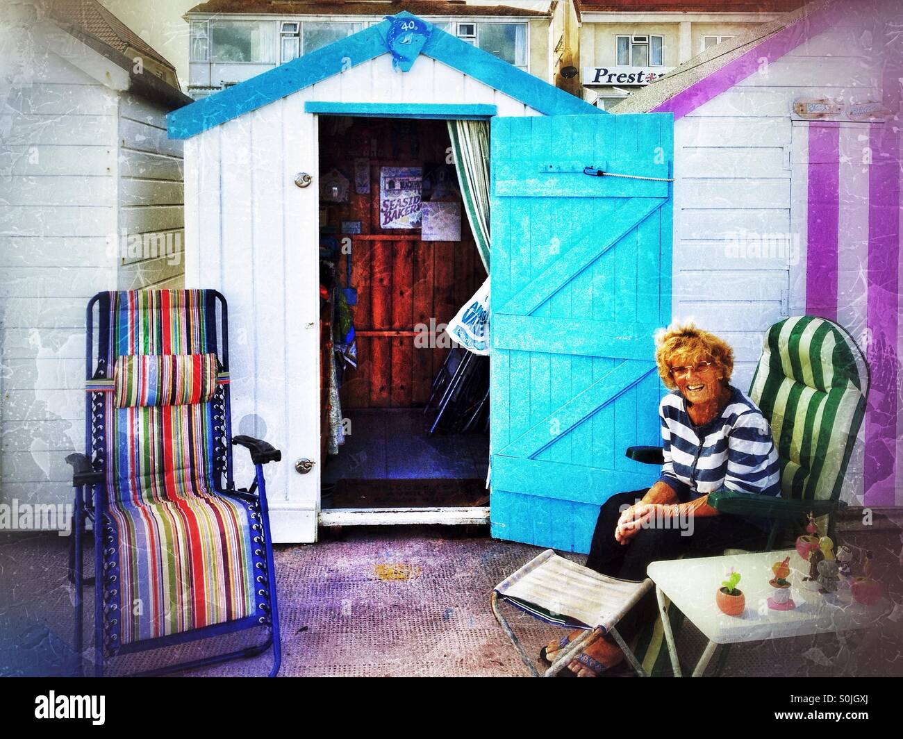 Devon beach hut retired hi-res stock photography and images - Alamy