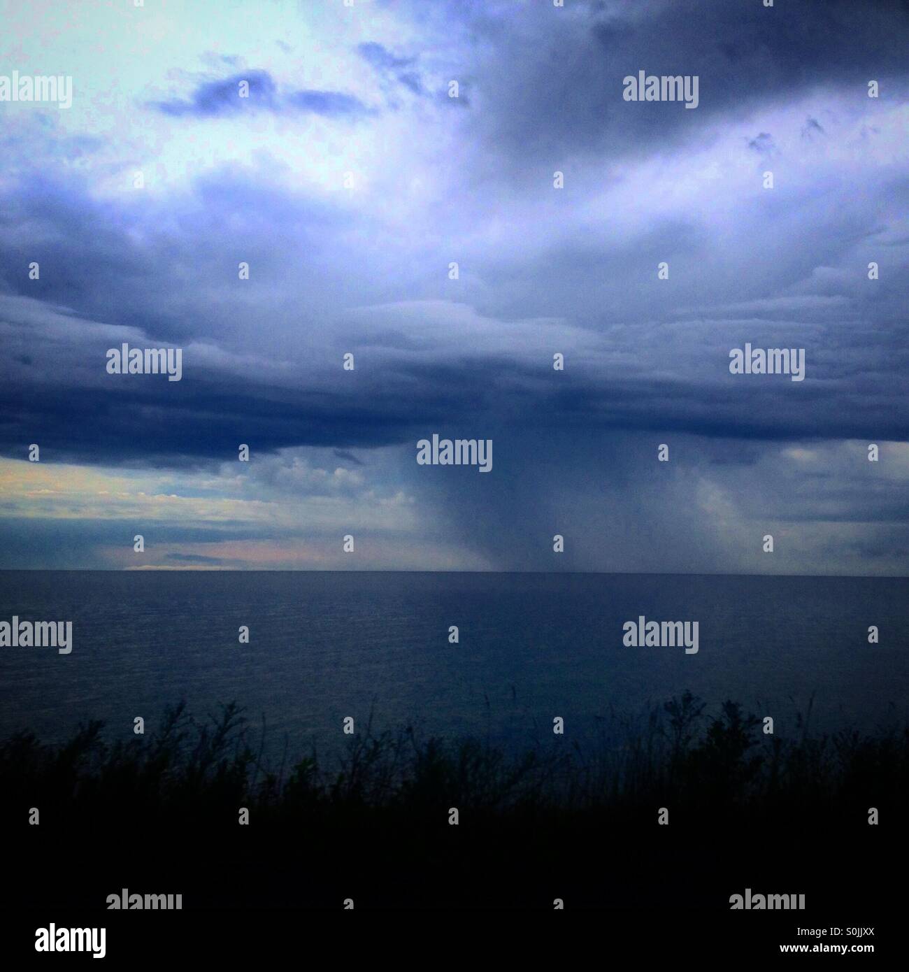Rain cloud hi-res stock photography and images - Alamy