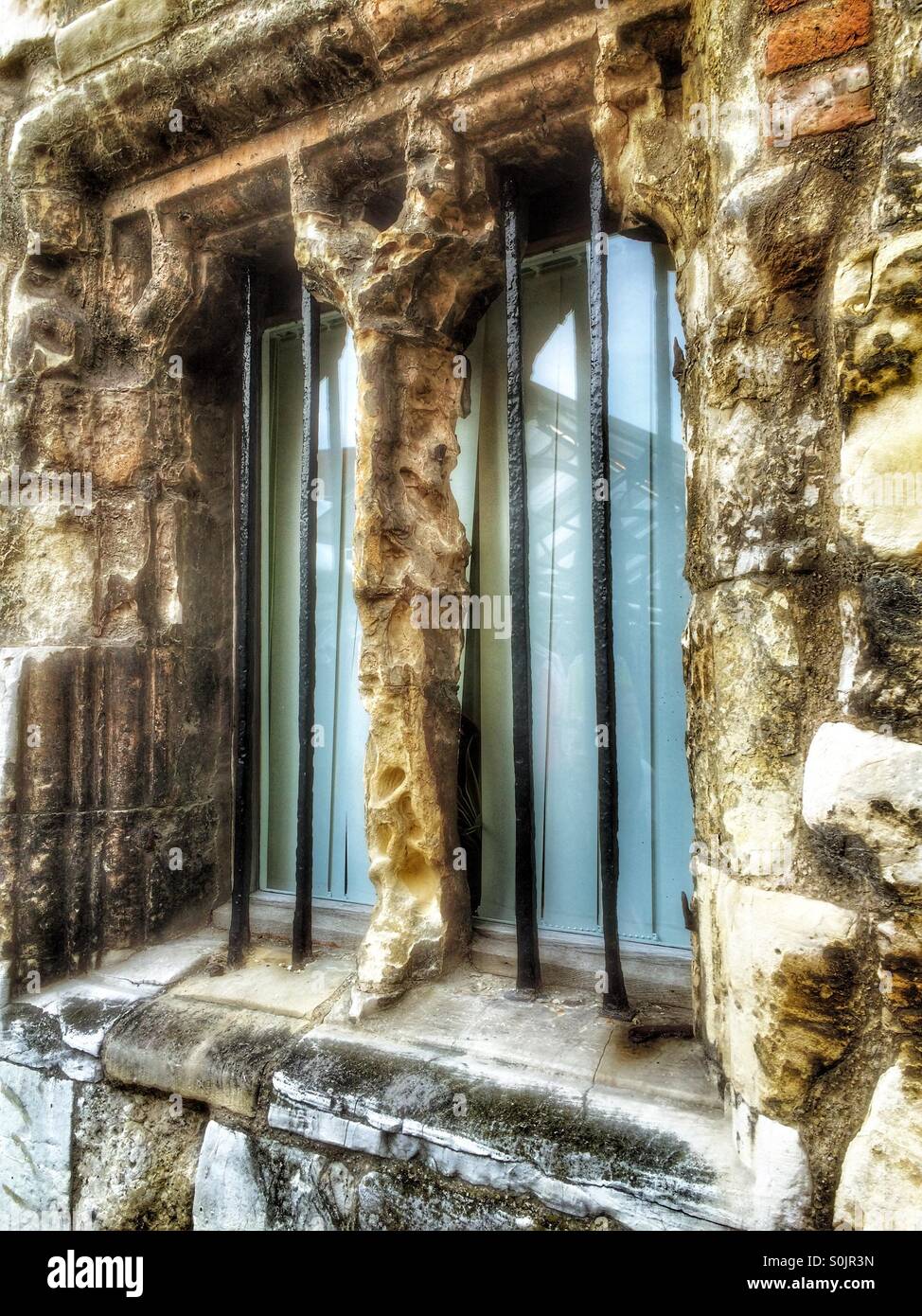 Medieval windows hi-res stock photography and images - Alamy