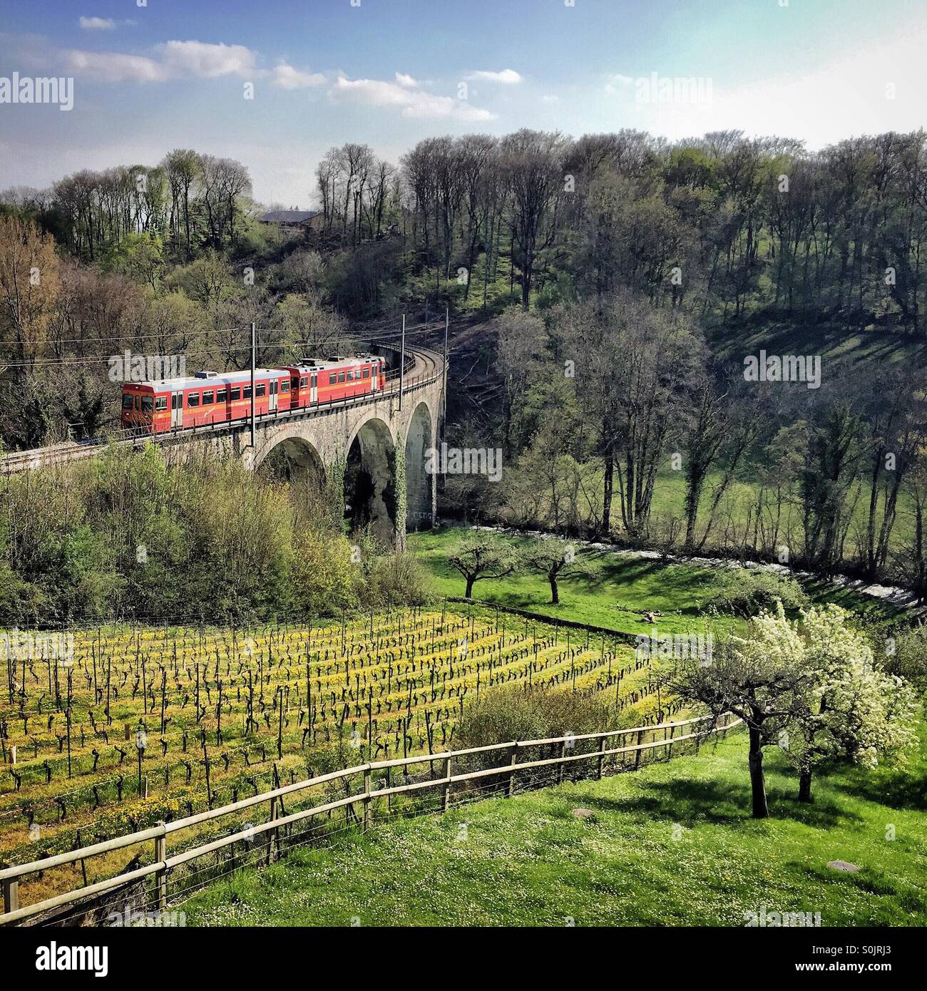 Living next to the train hi-res stock photography and images - Alamy