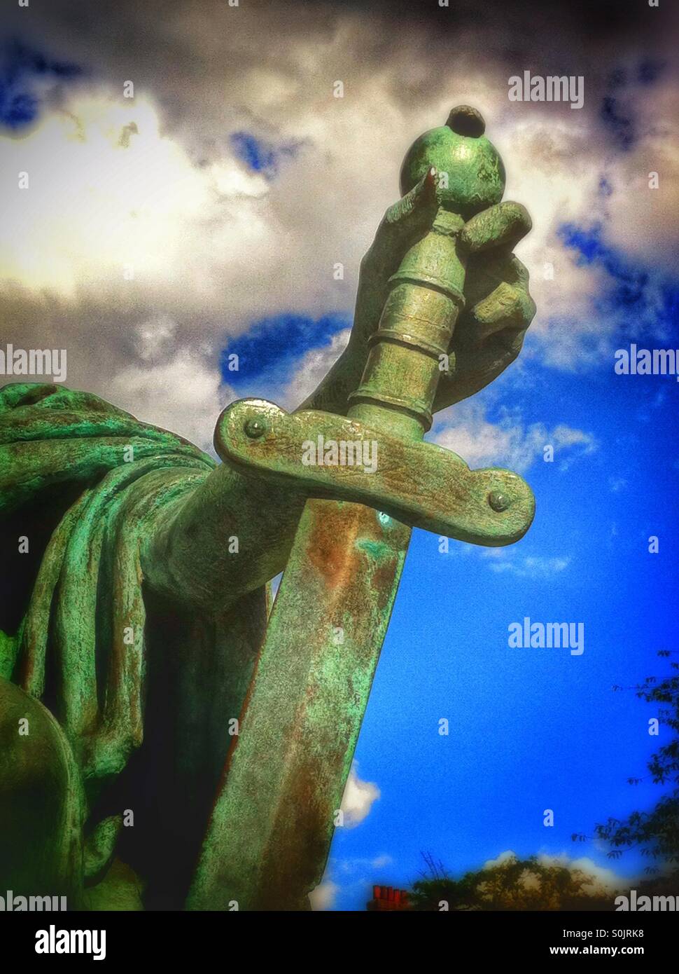 Statue holding sword hi-res stock photography and images - Alamy