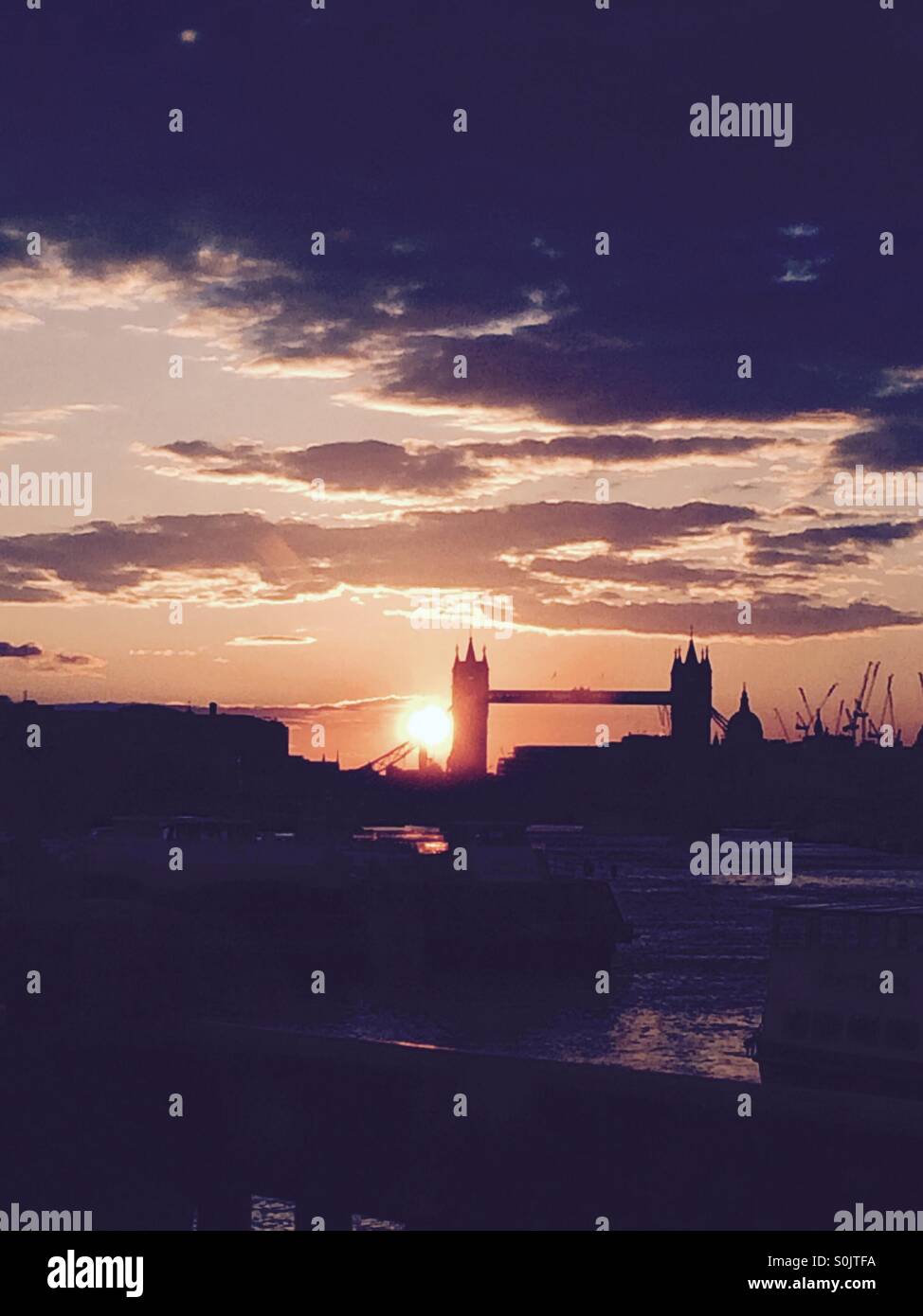 Sunset tower bridge hi-res stock photography and images - Alamy
