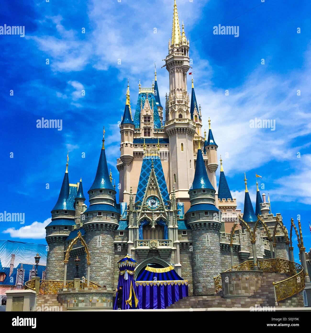 Walt disney world castle hi-res stock photography and images - Alamy