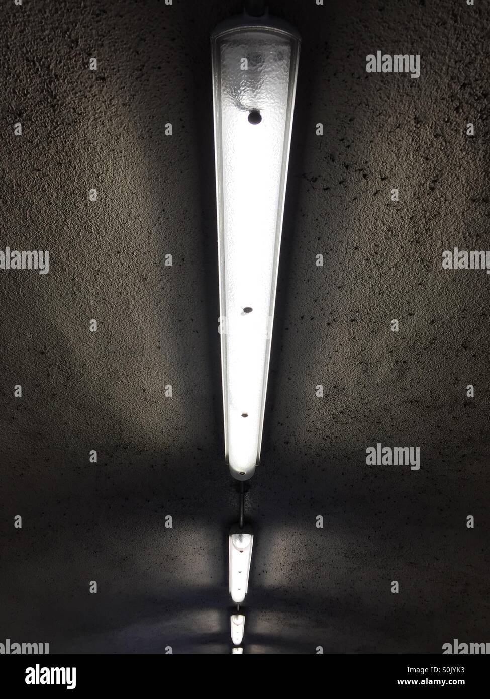 Row of ceiling lights hi-res stock photography and images - Alamy