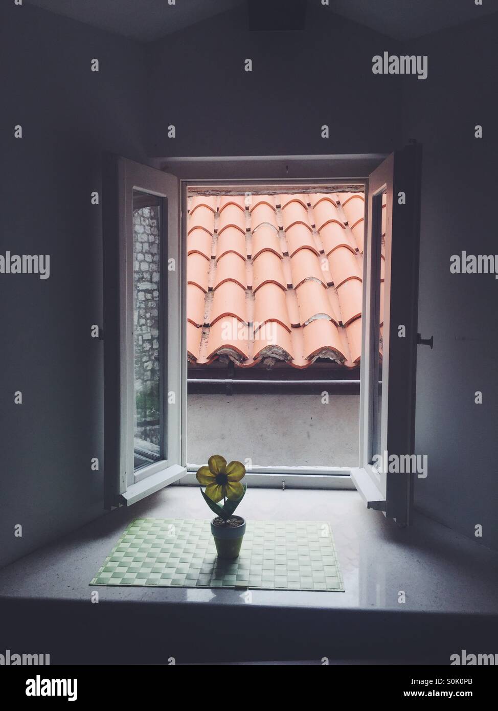 Craft window hi-res stock photography and images - Alamy