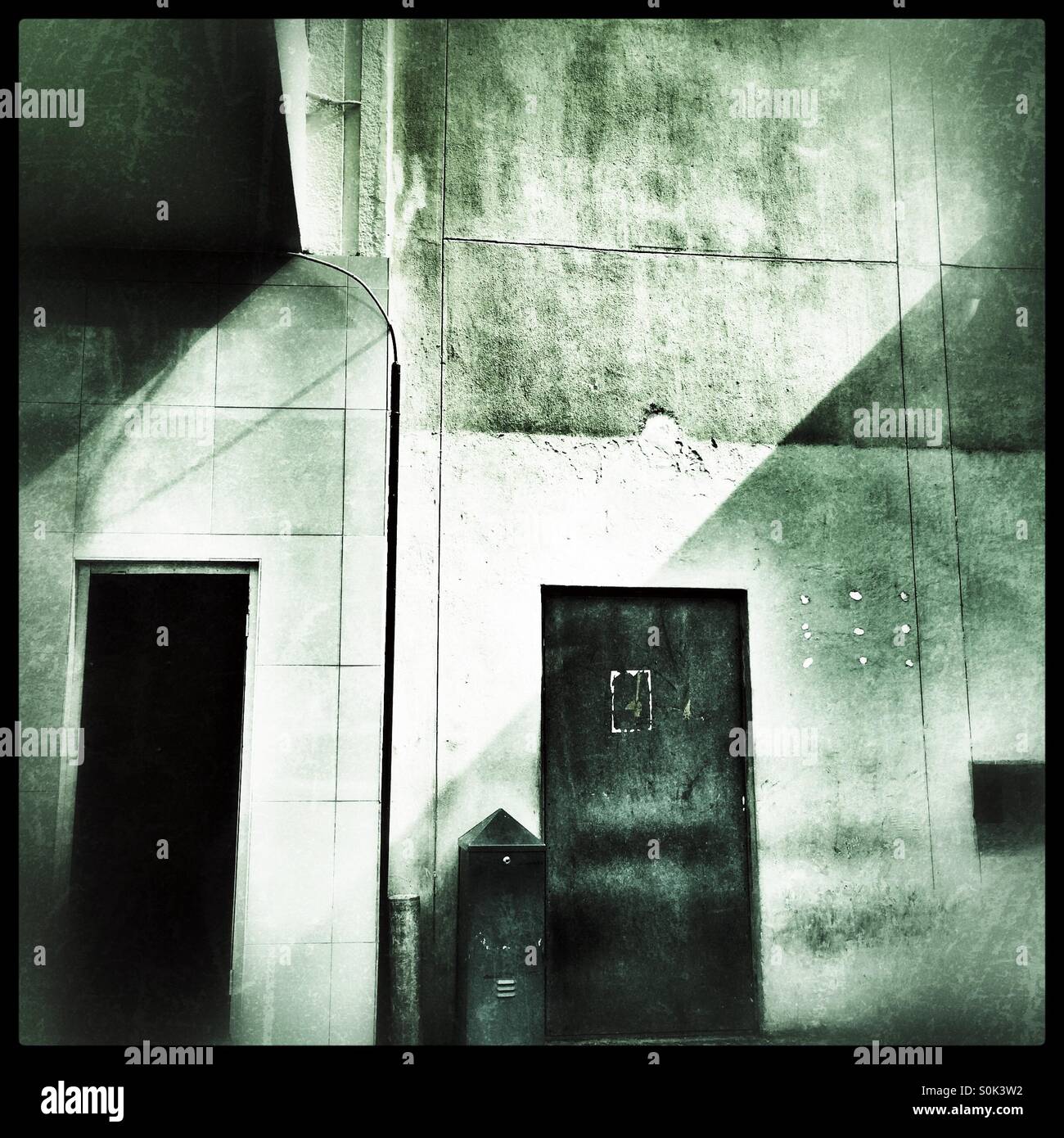 Inner city scene Stock Photo - Alamy