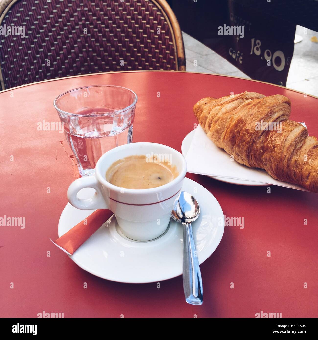 Cafe du croissant hi-res stock photography and images - Alamy