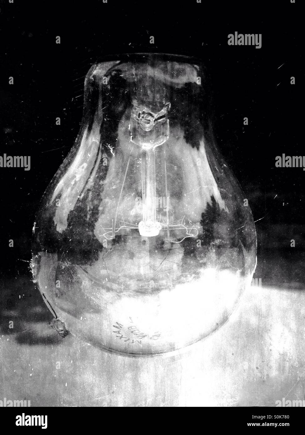 Close up of a filament bulb Stock Photo - Alamy