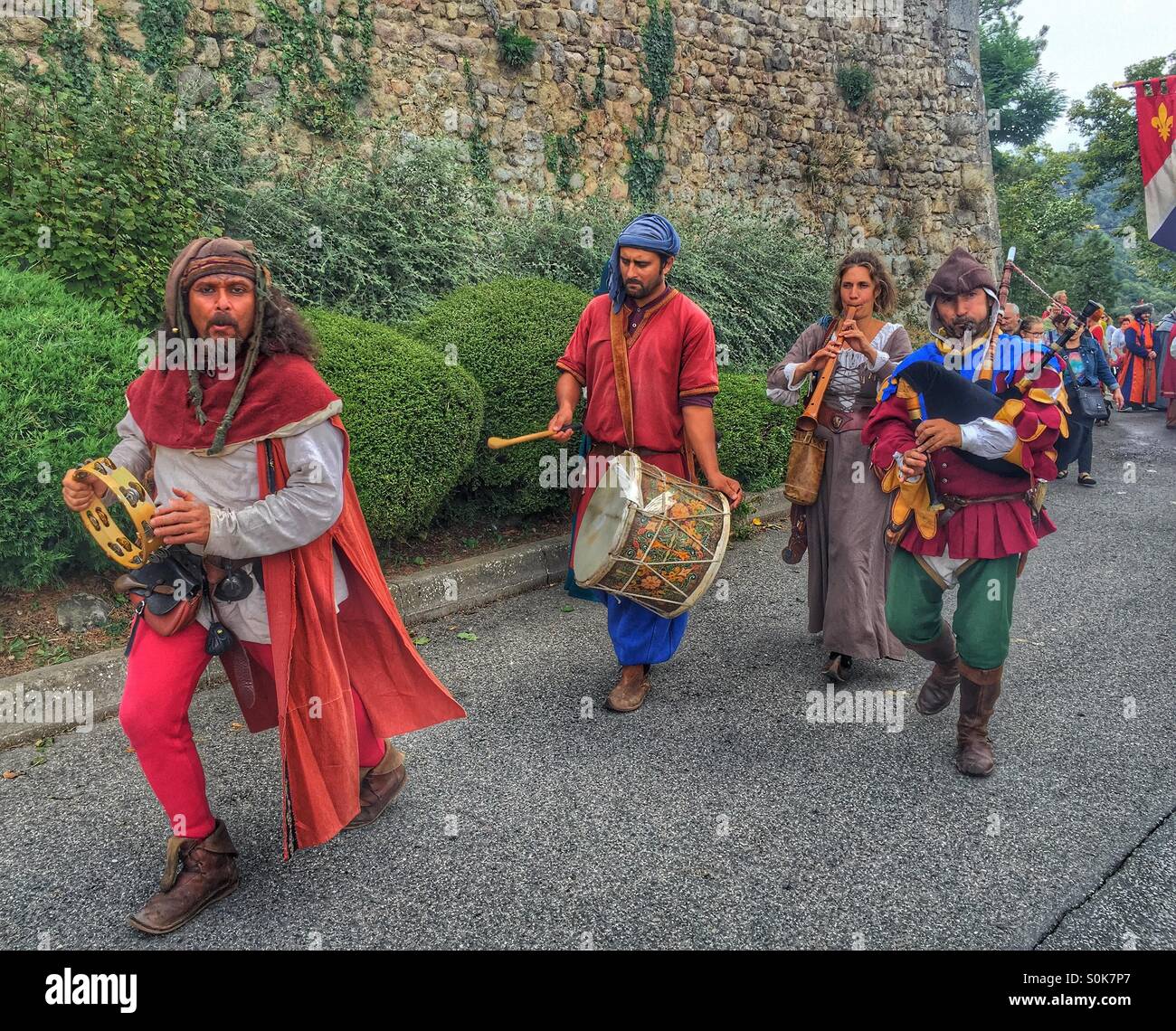 Medieval musicians hi-res stock photography and images - Alamy
