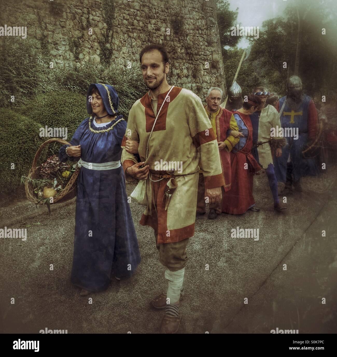 Medieval couple dress Stock Photo - Alamy