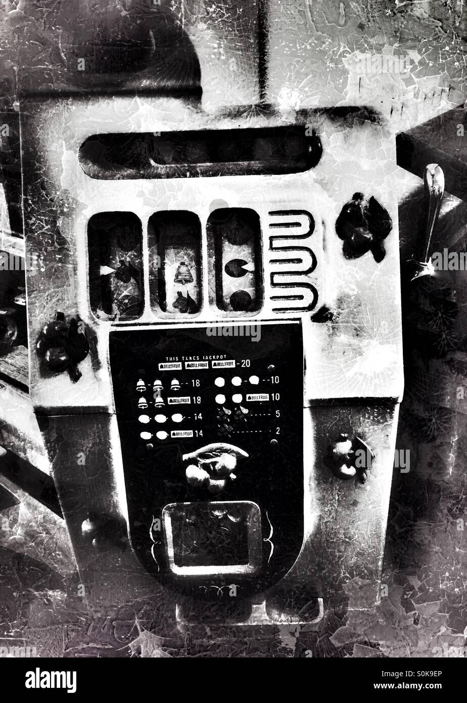 Vintage slot machine hi-res stock photography and images - Alamy