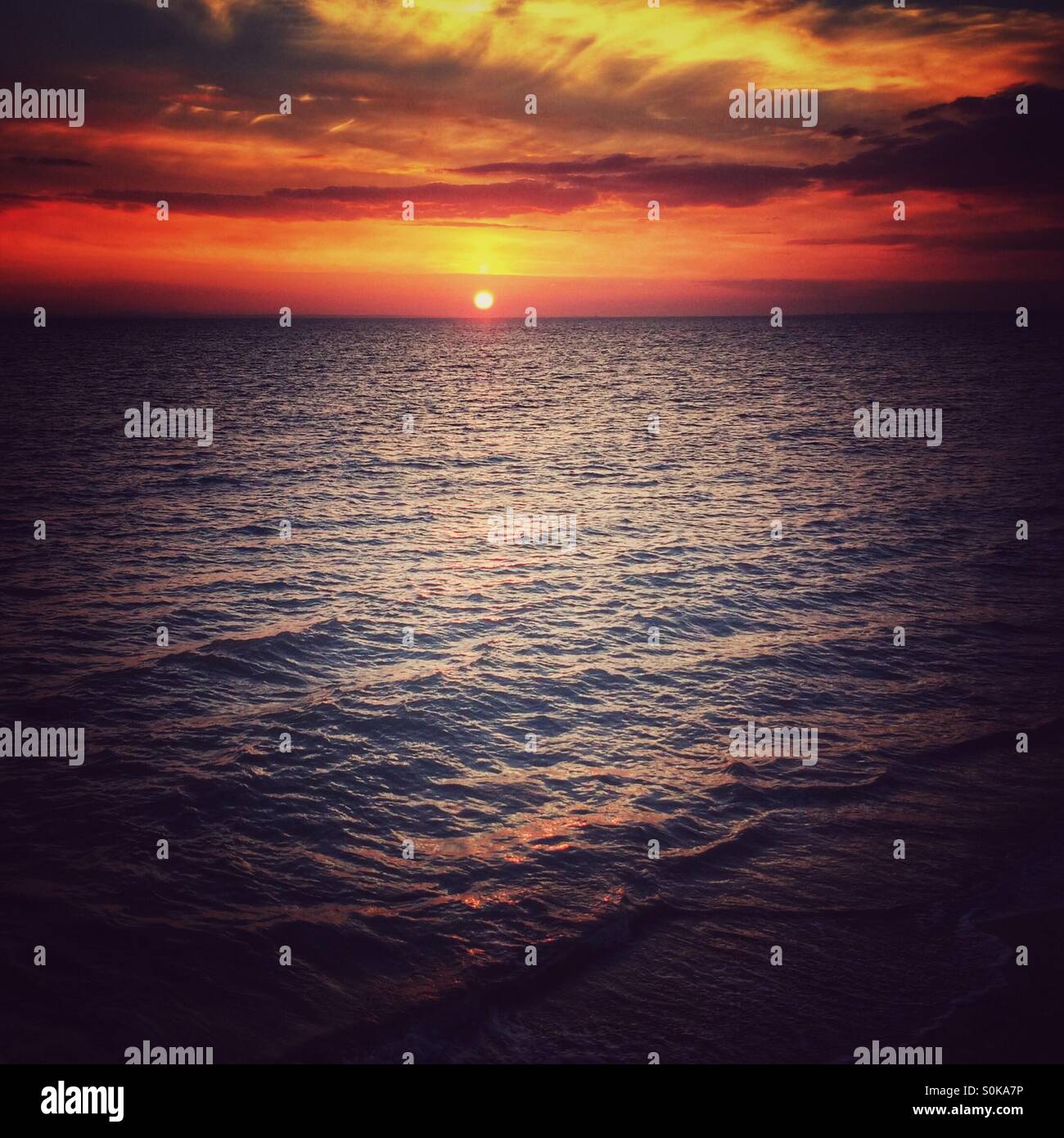 Seaside setting hi-res stock photography and images - Alamy