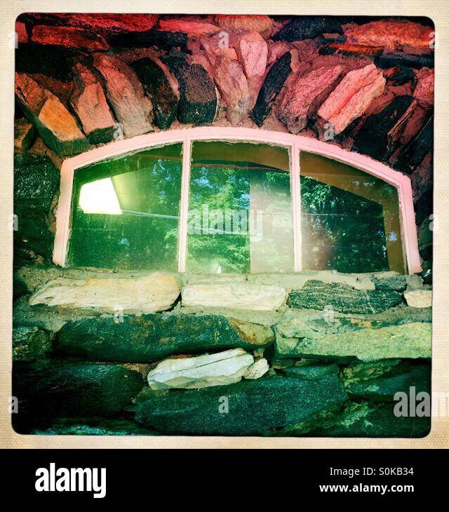 Stone arch window hi-res stock photography and images - Alamy