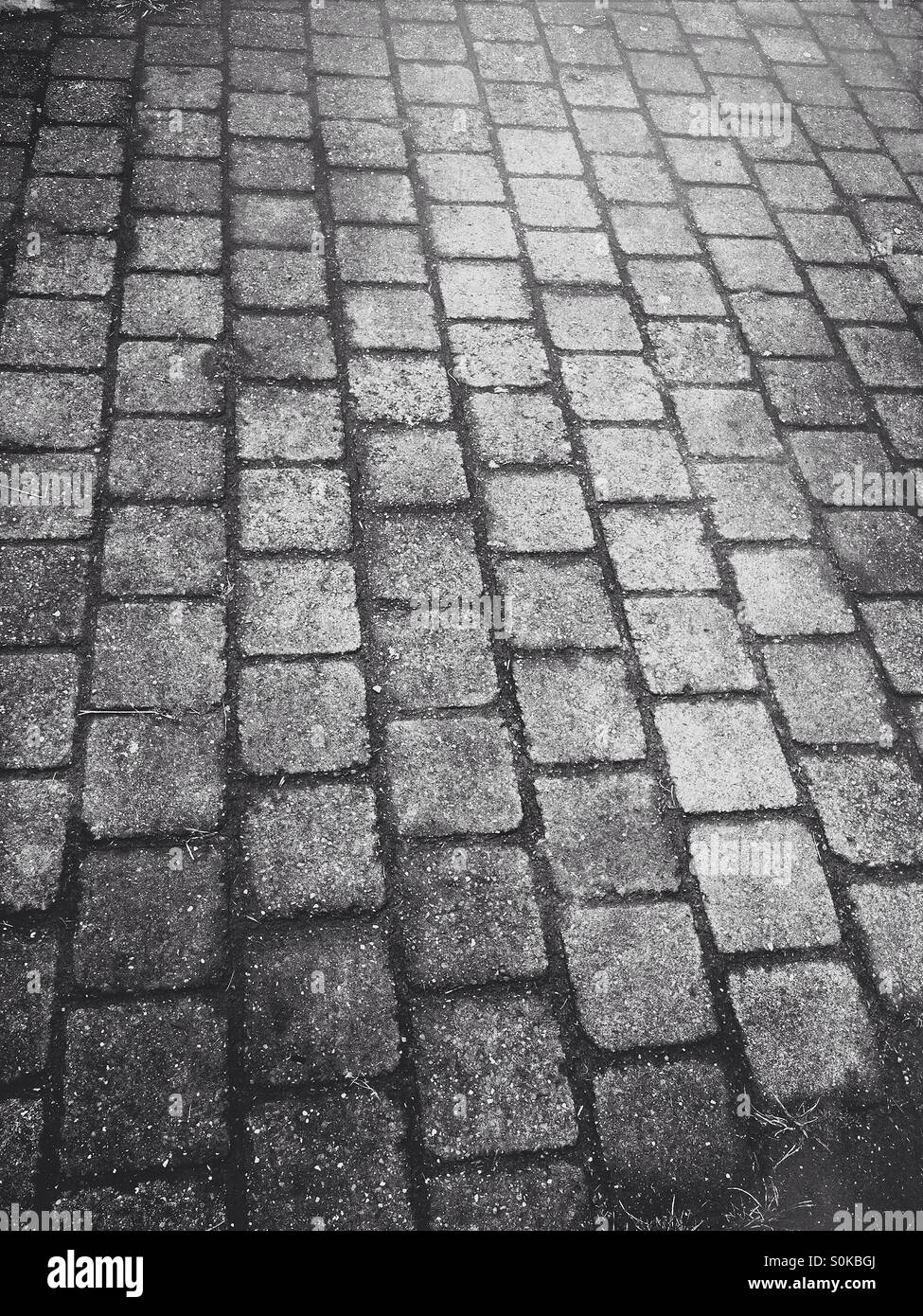 Block paving white lines hi-res stock photography and images - Alamy