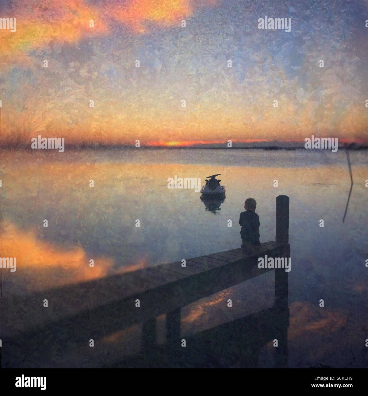 Child watching sunset hi-res stock photography and images - Alamy