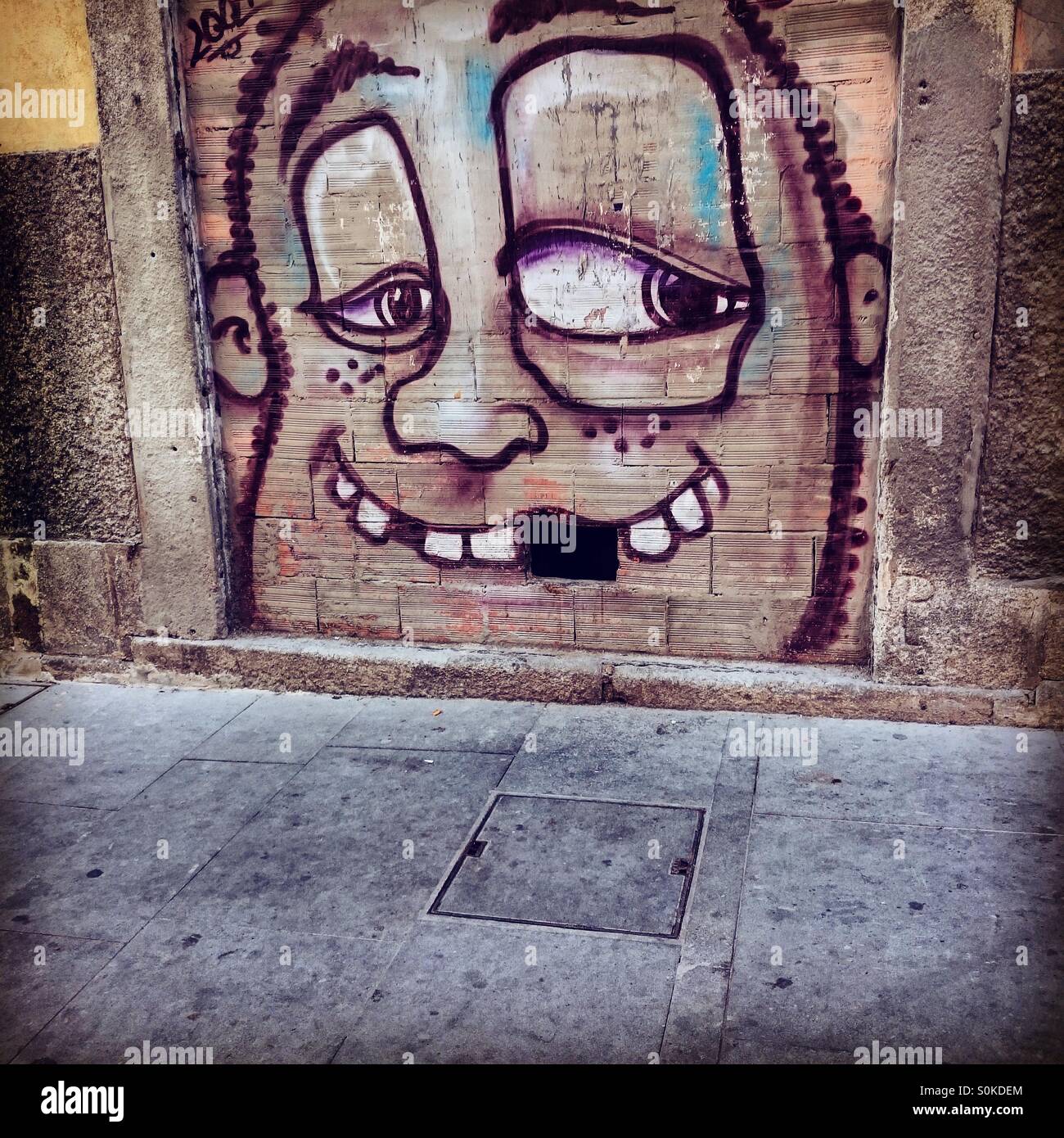 Street graffiti porto portugal hi-res stock photography and images - Alamy