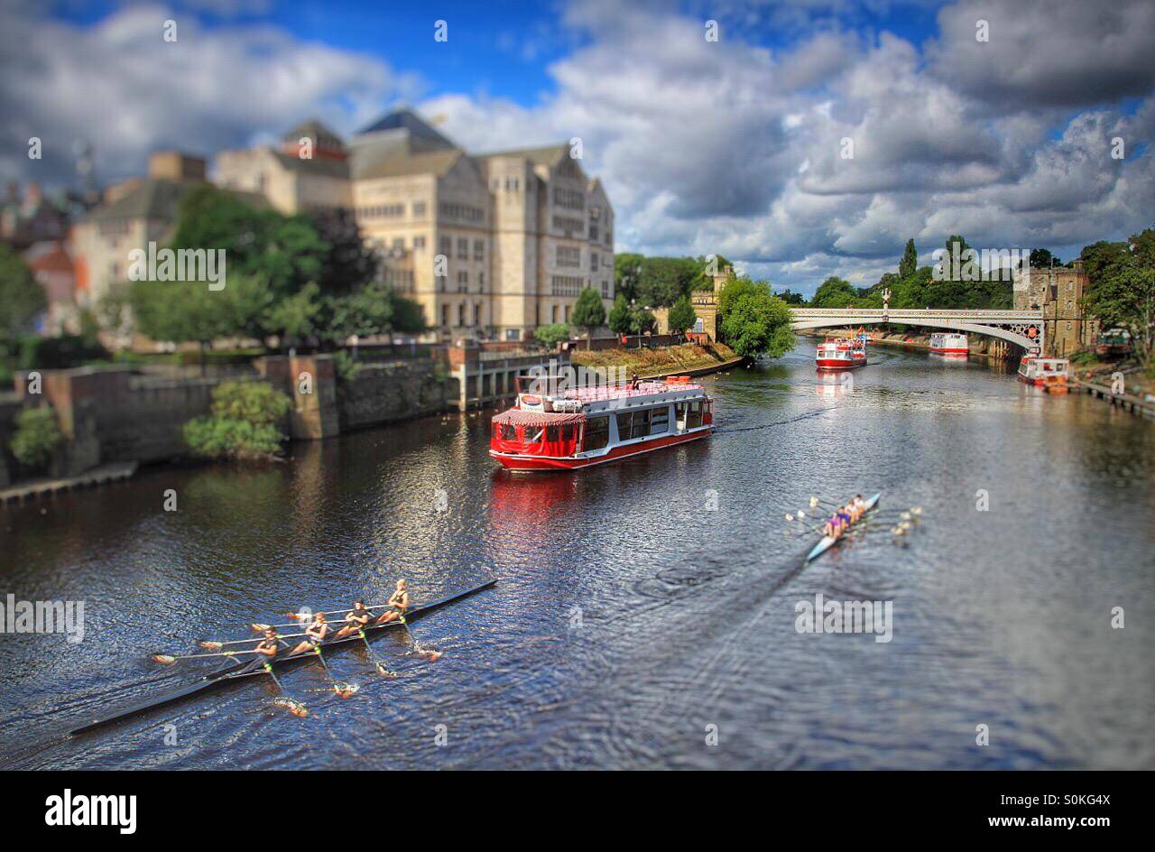 A busy River Ouse in the centre of York. Boat tours and rowing boats ...