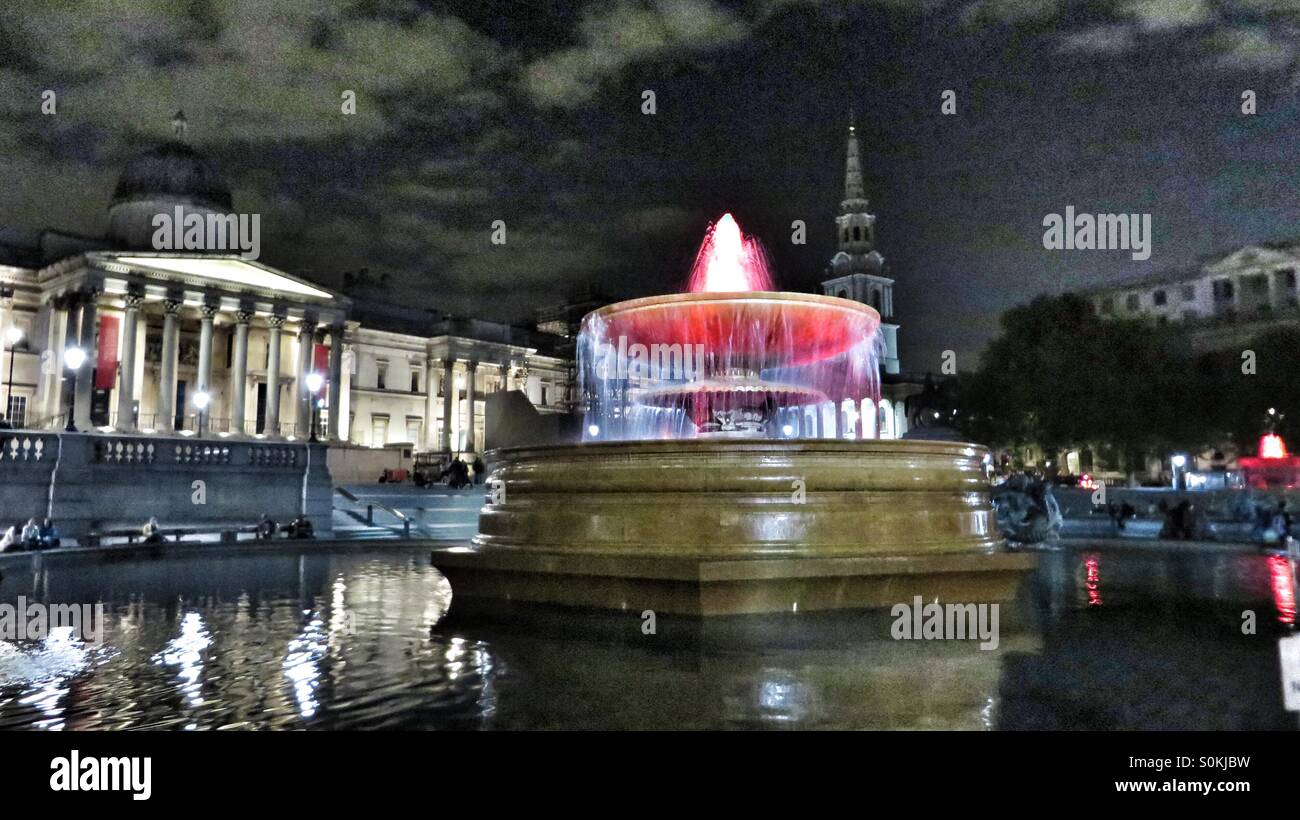 Water fountains trafalgar square hi-res stock photography and images ...