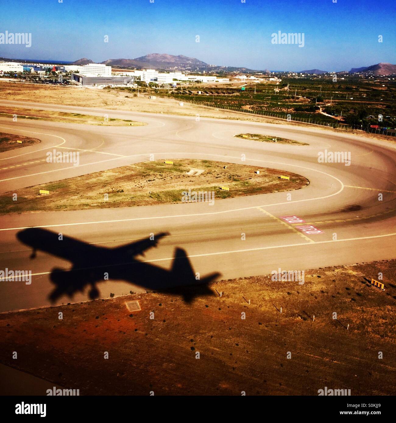 Shadow plane on landing smartphone stock photos and images - Alamy