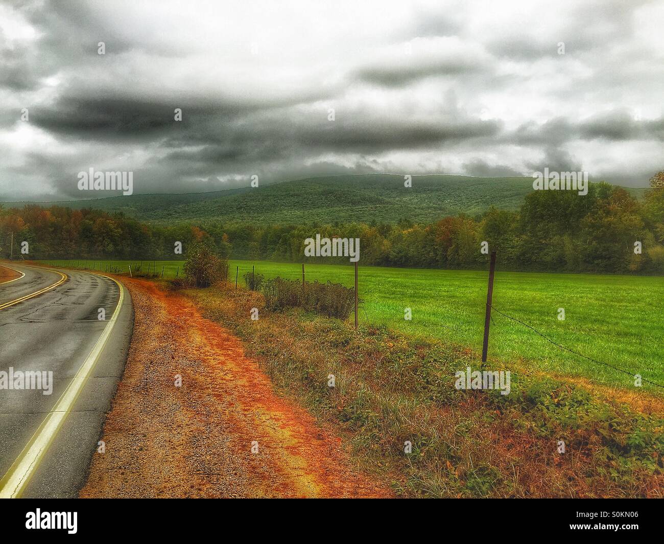 The road less traveled hi-res stock photography and images - Alamy