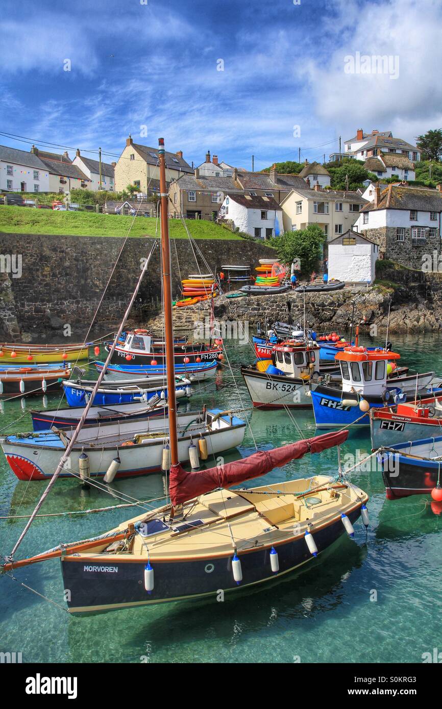 Cornish harbour hi-res stock photography and images - Alamy
