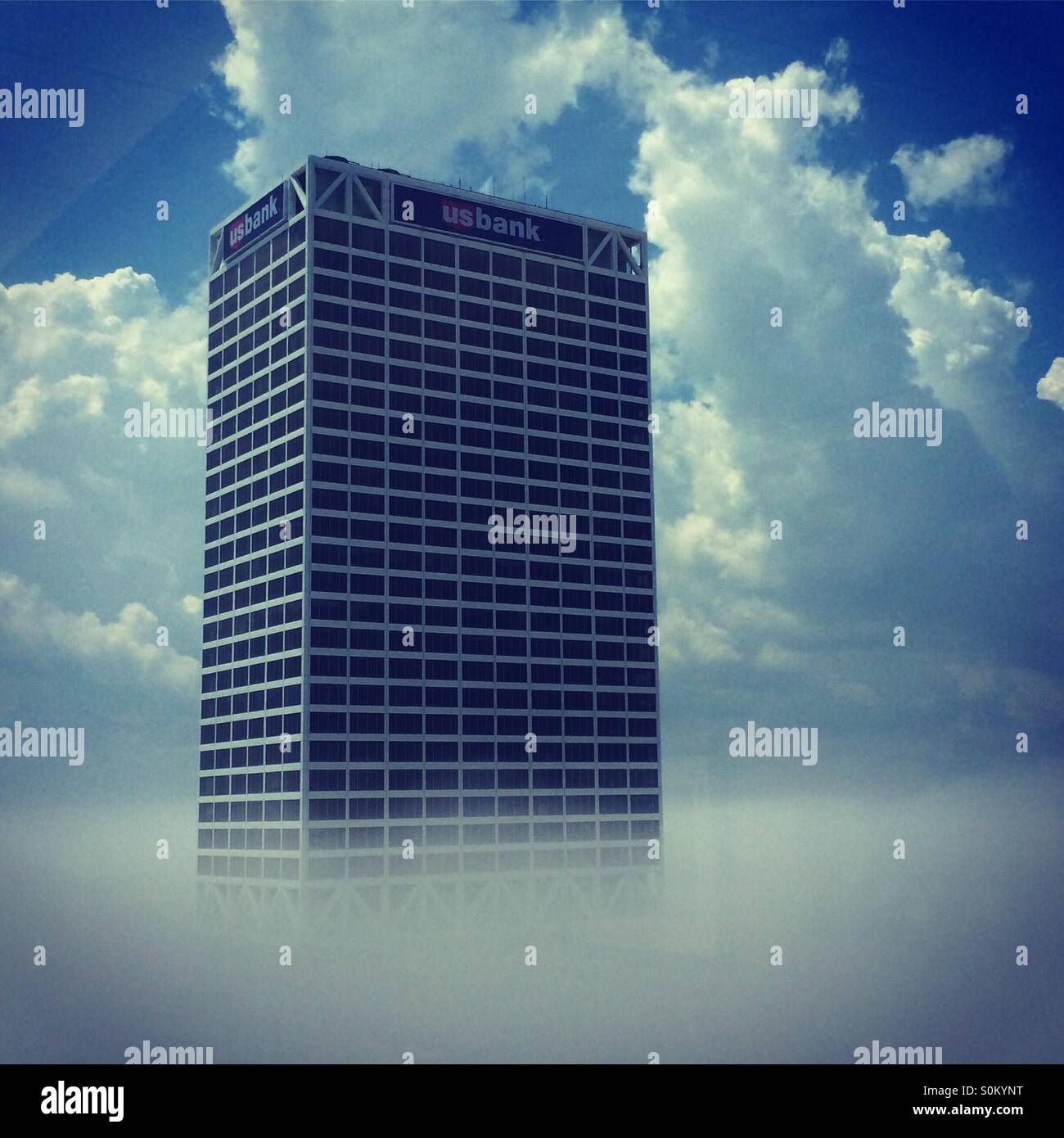 Clouds above building hi-res stock photography and images - Alamy